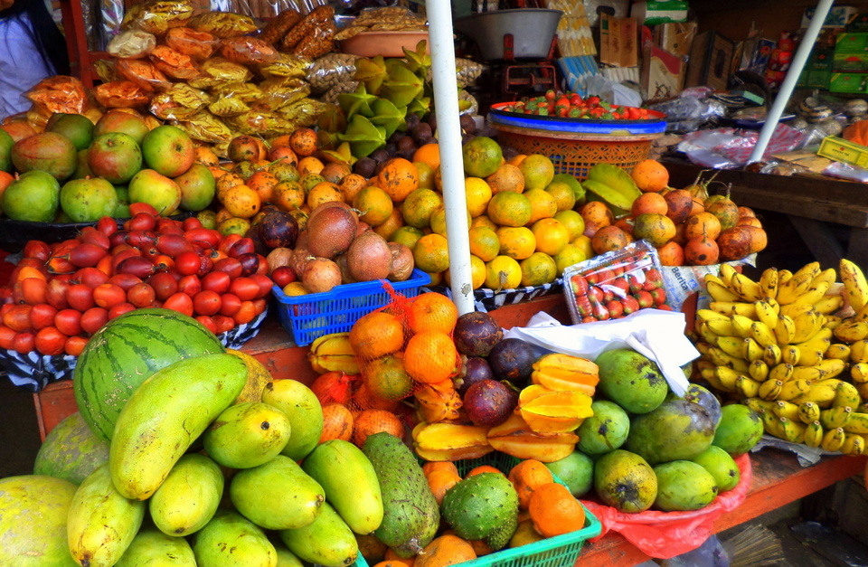 andrian-arifianto_-_buah-buahan-di-pasar-candi-kuning - Korina Tour